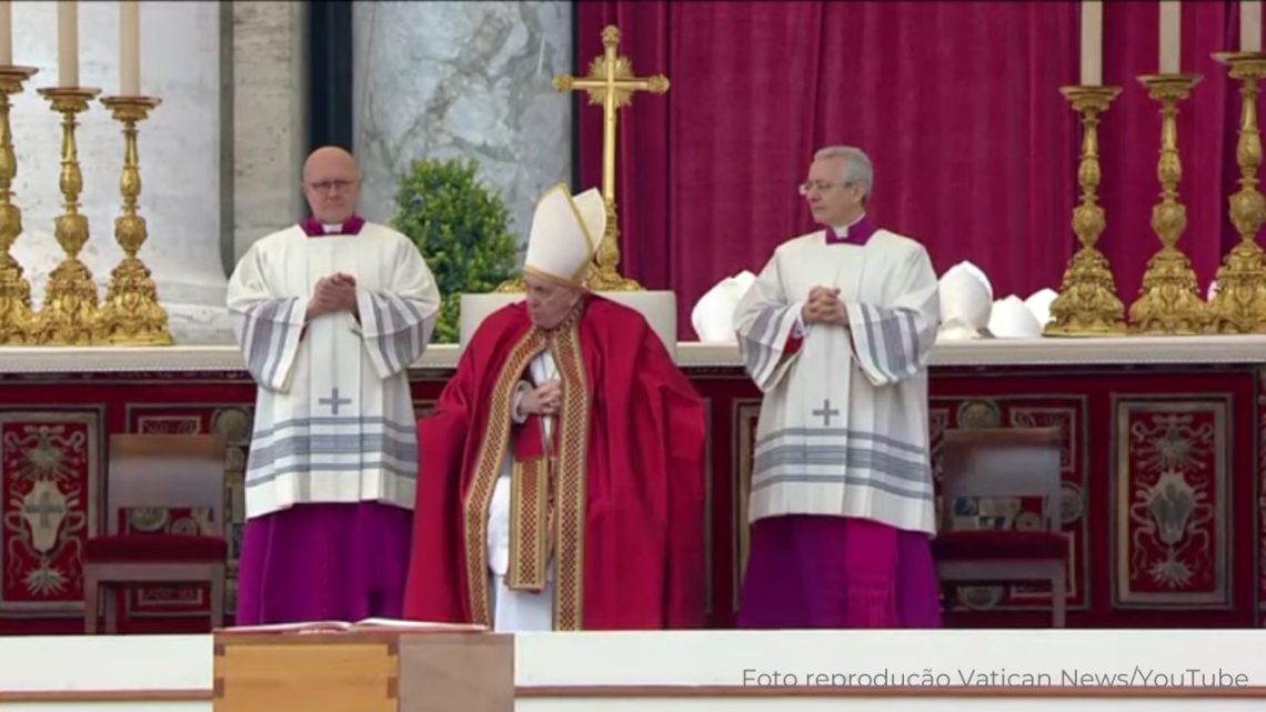 Papa Francisco celebra funeral de Bento XVI – Scalabrinianas